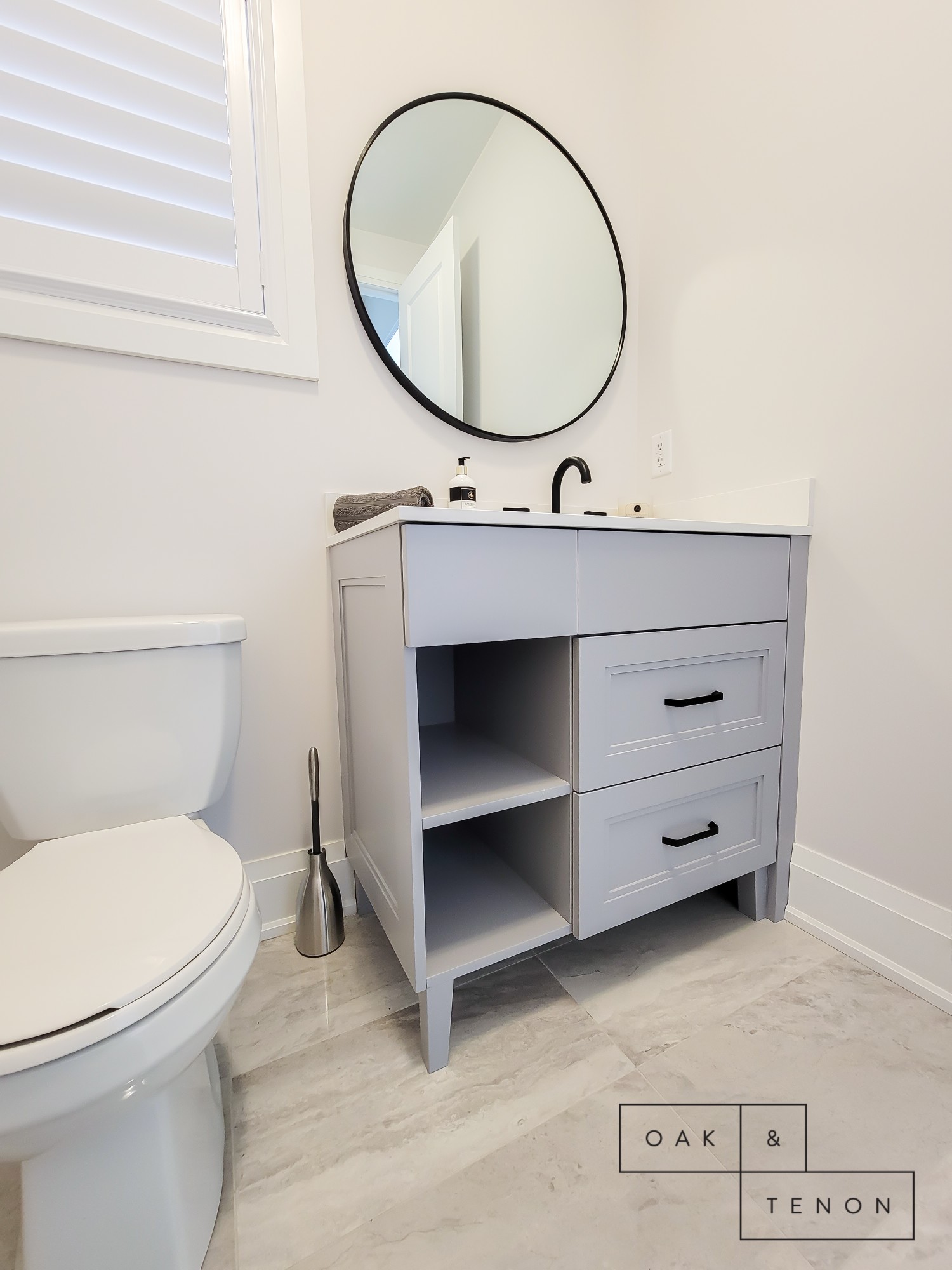 ALISTAIR POWDER VANITY